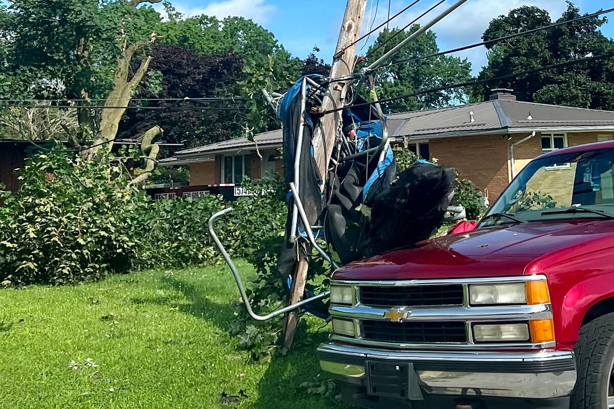 Widespread damage and thousands without power after strong storms roll ... Widespread damage and thousands without power after strong storms roll ...